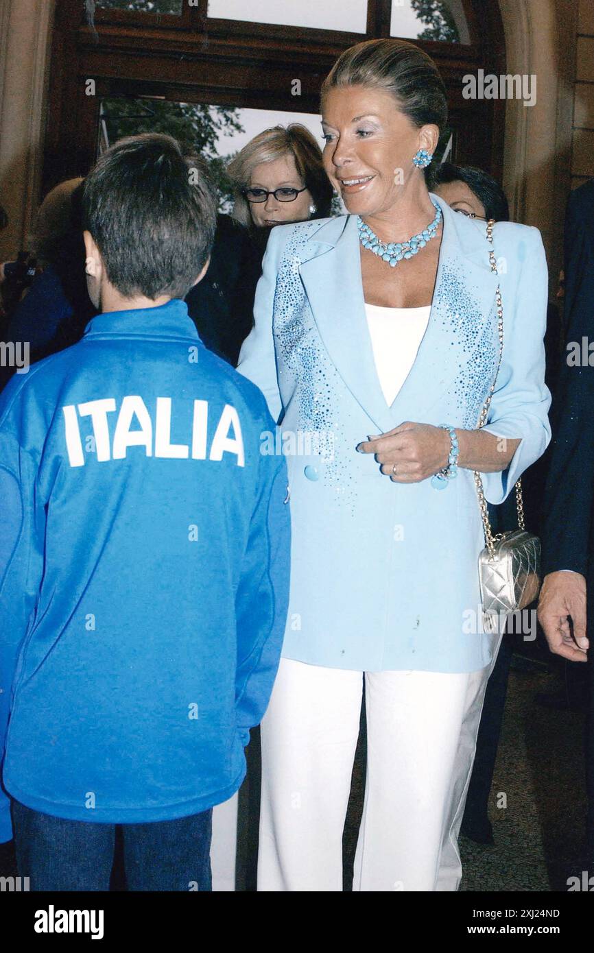 Linea di casa con hi-res stock photography and images - Alamy