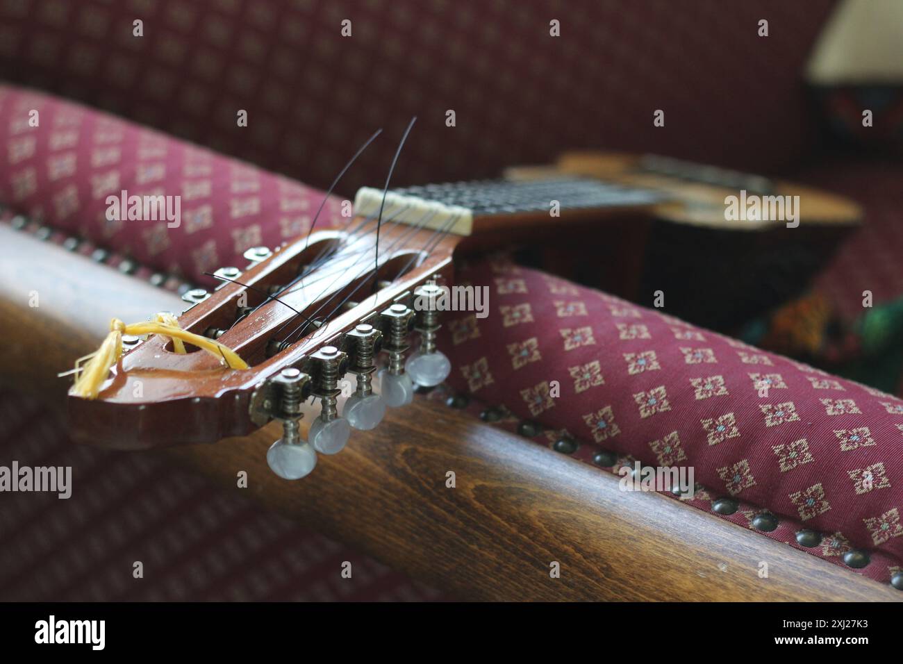 A beautifully detailed image of the head part and tuning pegs of a ...