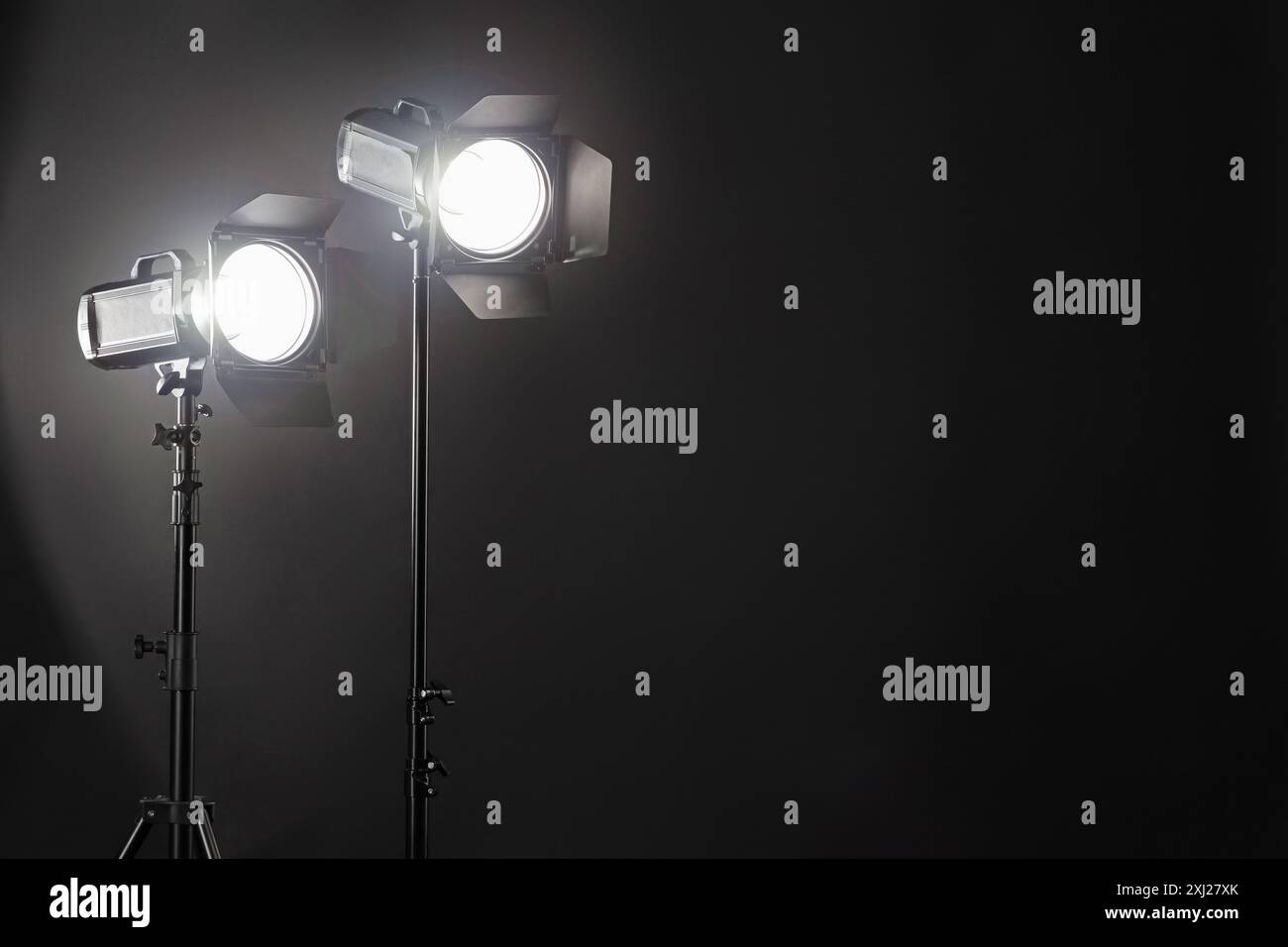 Dark studio setup hi-res stock photography and images - Alamy
