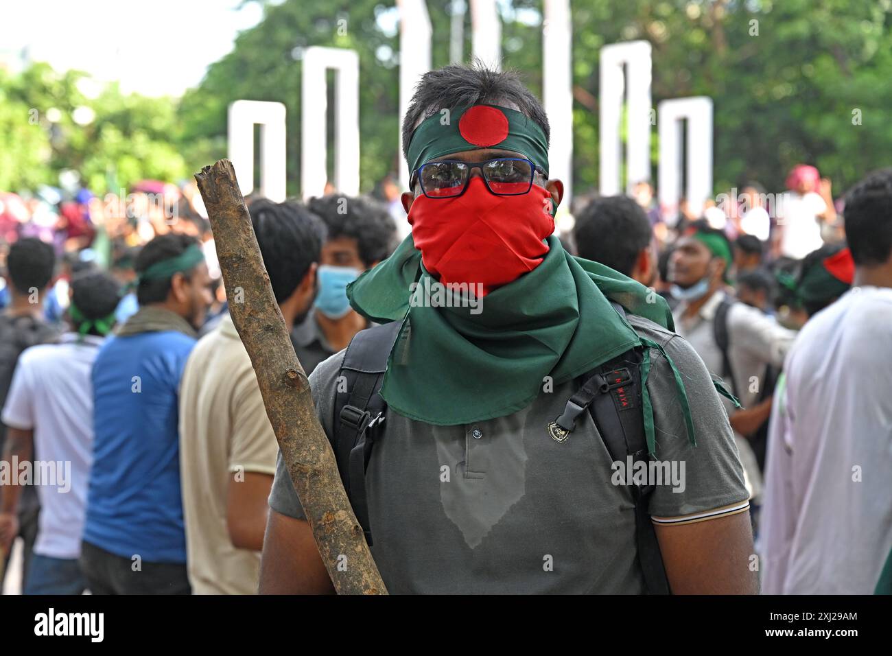 Anti-quota protesters shouting slogans during a demonstration at Dhaka ...
