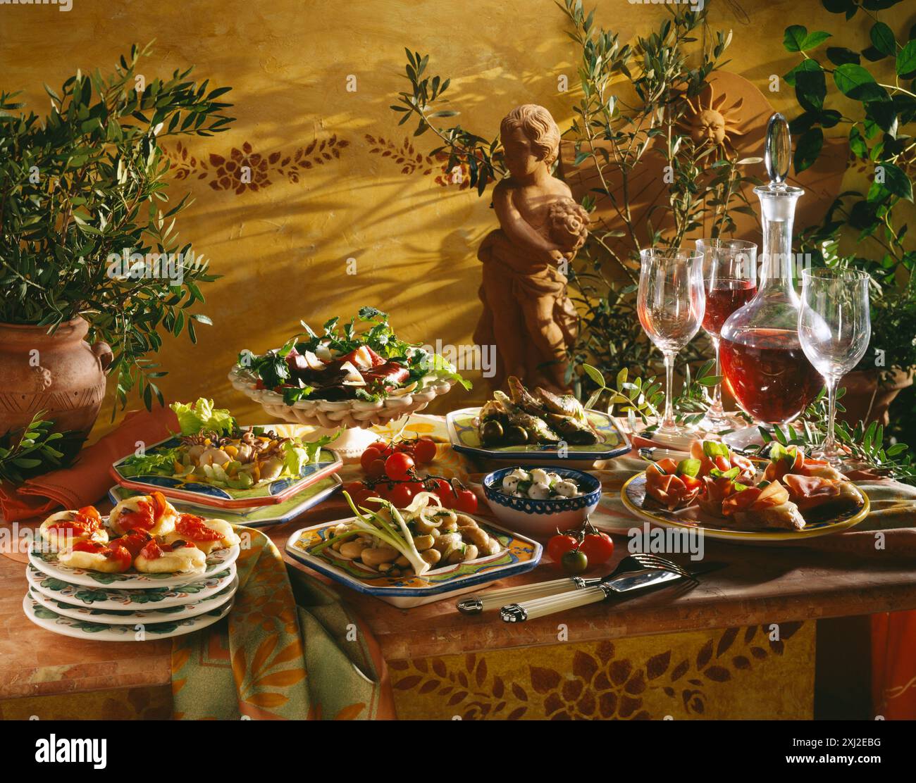 Set buffet table italy hi-res stock photography and images - Alamy