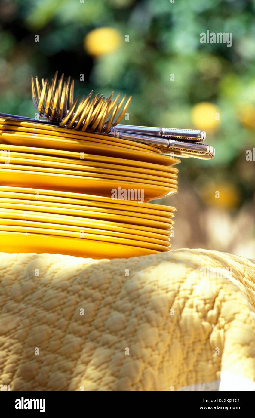 Pile of knives hi-res stock photography and images - Alamy