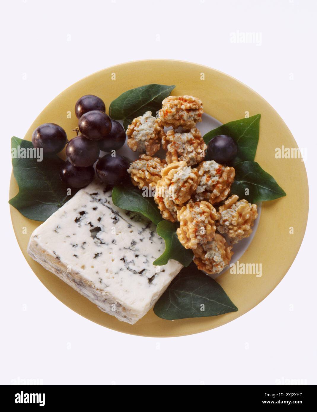 Nutty appetizers hi-res stock photography and images - Alamy