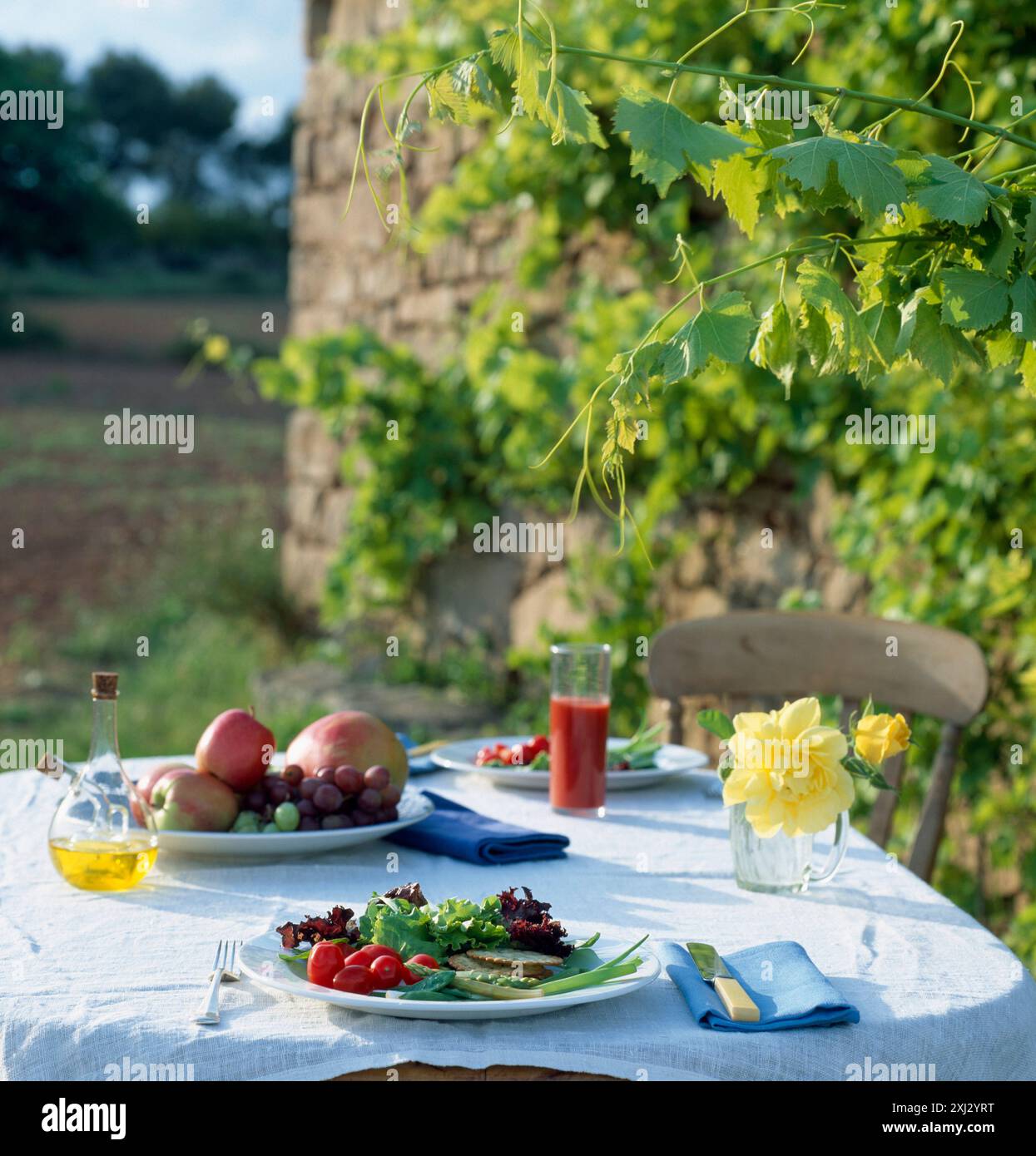 Layed table hi-res stock photography and images - Alamy