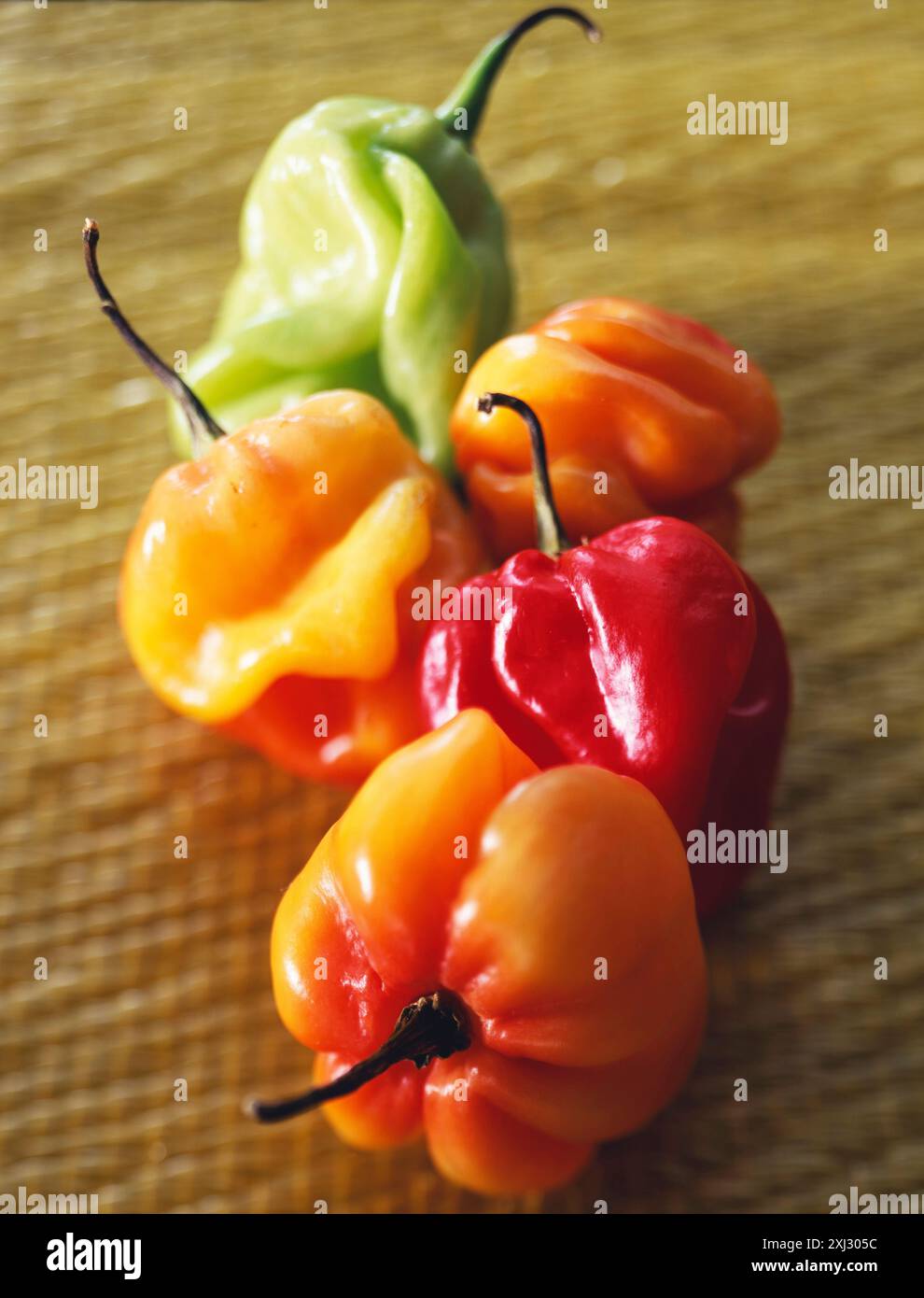 Small chilli hi-res stock photography and images - Alamy
