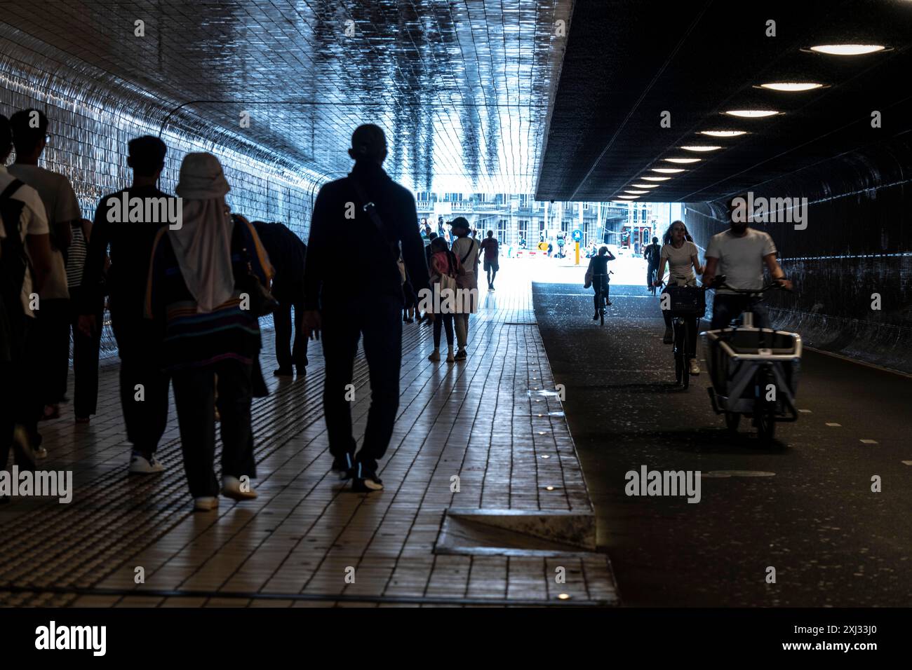 Cycling path lighting hi-res stock photography and images - Alamy