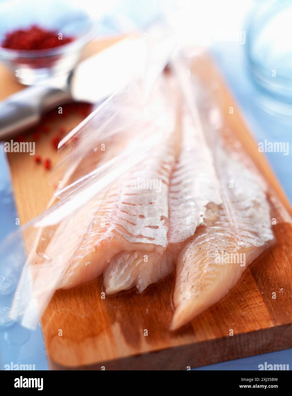 Defrosting fish hi-res stock photography and images - Alamy