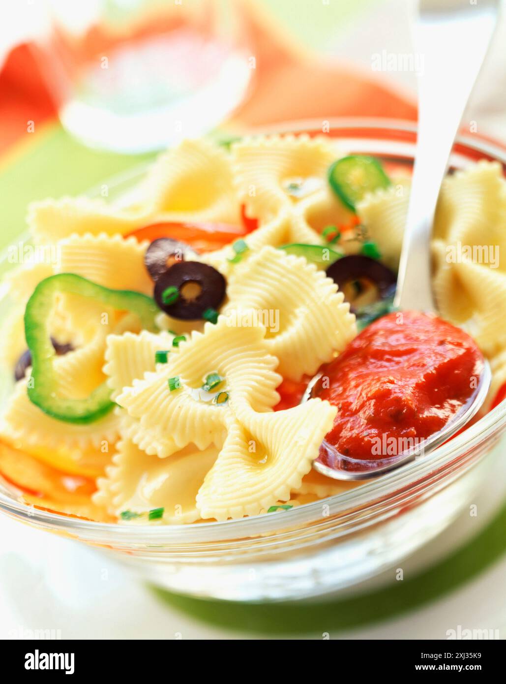 Pasta farfalle vegetables hi-res stock photography and images - Alamy