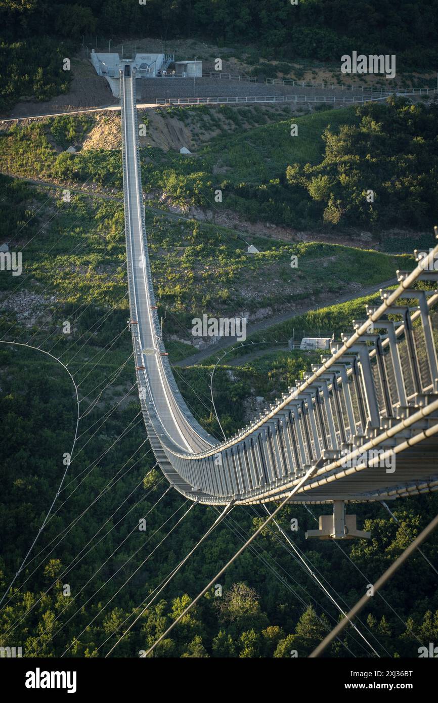 Side view of the Bridge of National Unity (Nemzeti Összetartozás Hídja ...