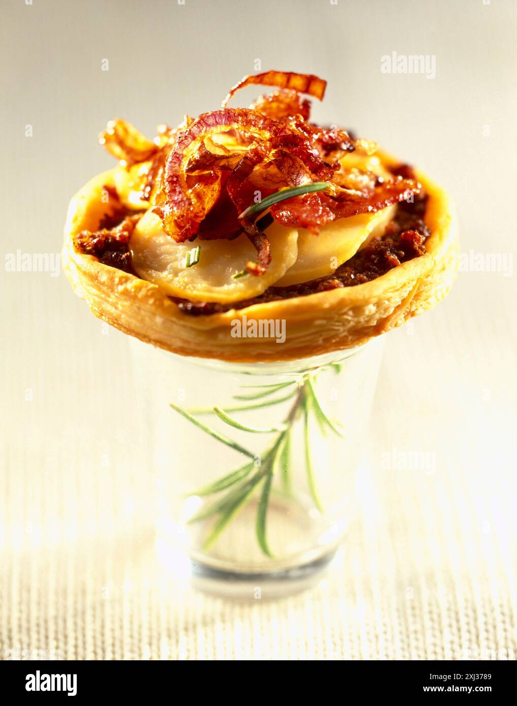 bacon and onion tarlet Stock Photo - Alamy
