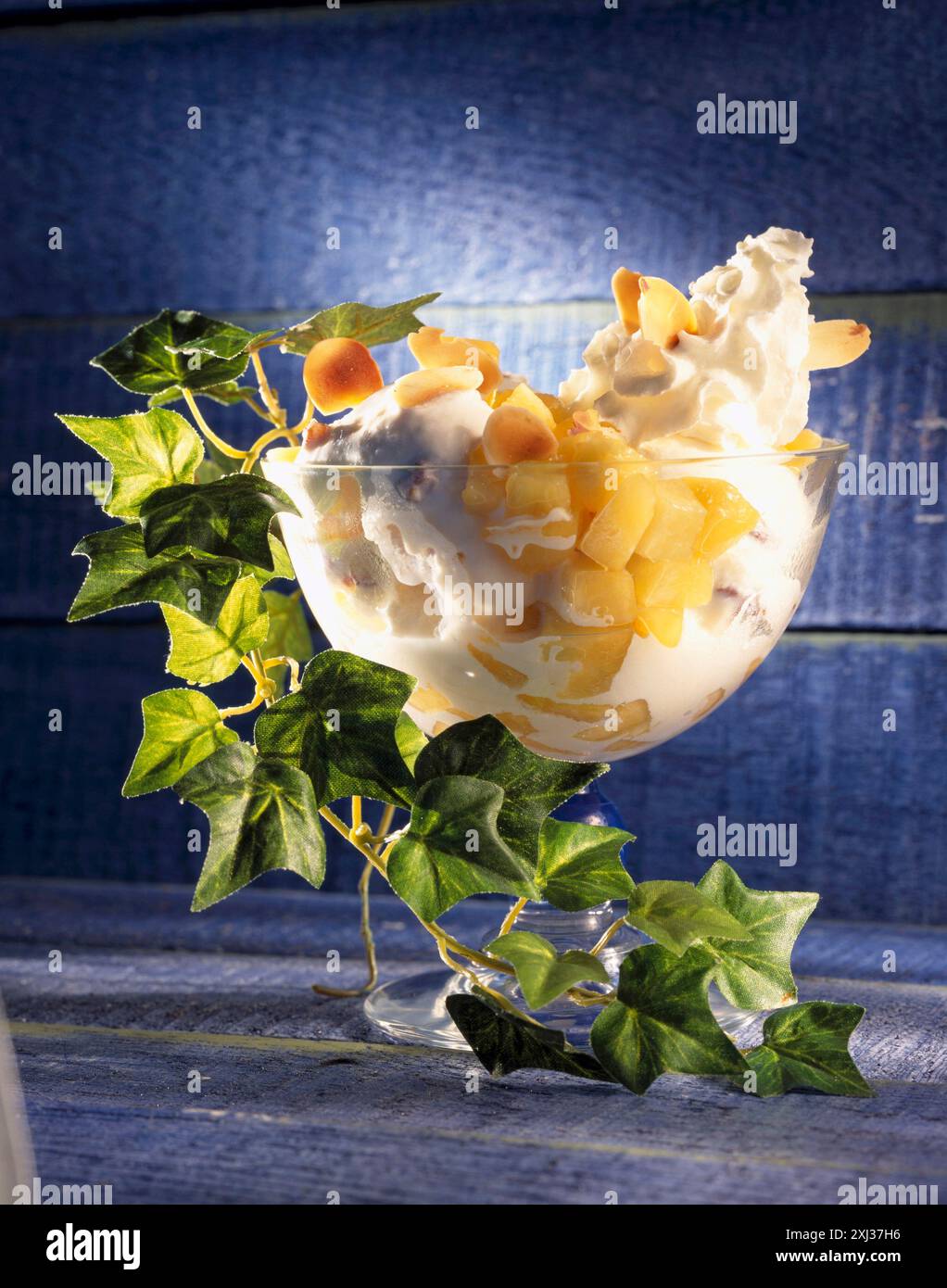 Peach melba hi-res stock photography and images - Alamy