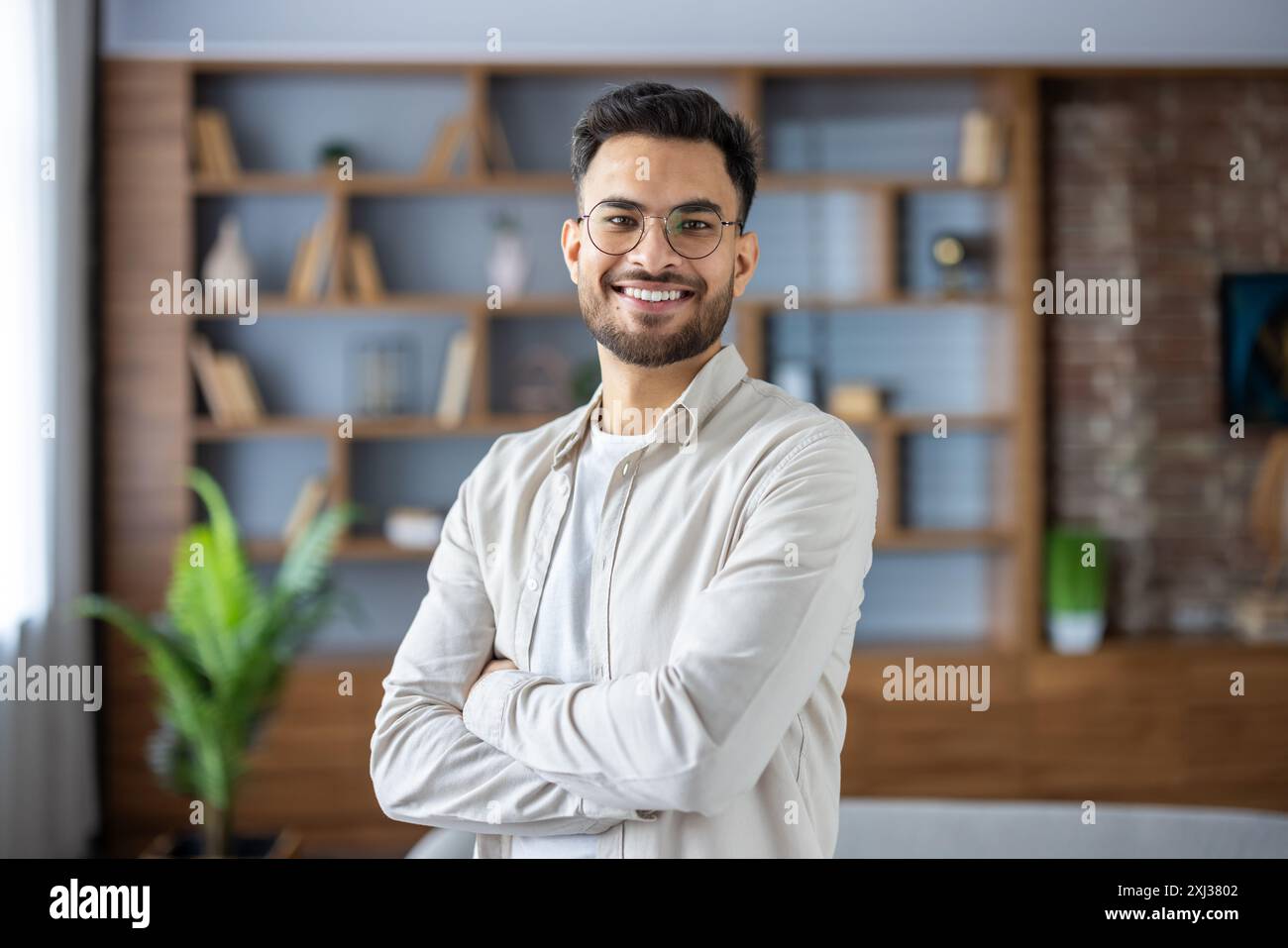 Employee arms crossed who hi-res stock photography and images - Alamy