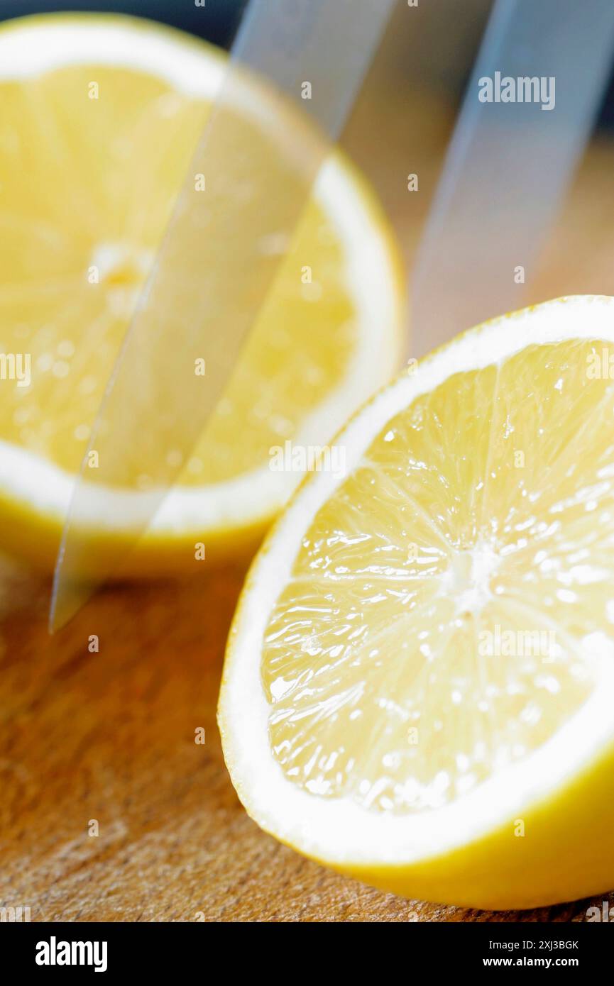 cutting a lemon Stock Photo - Alamy