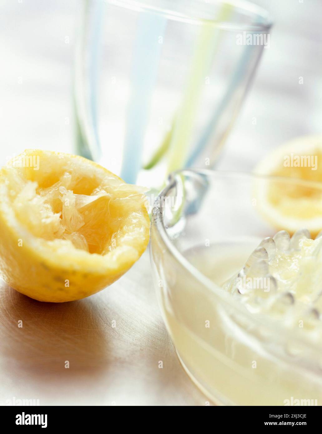 Squeezed lemon half hi-res stock photography and images - Alamy