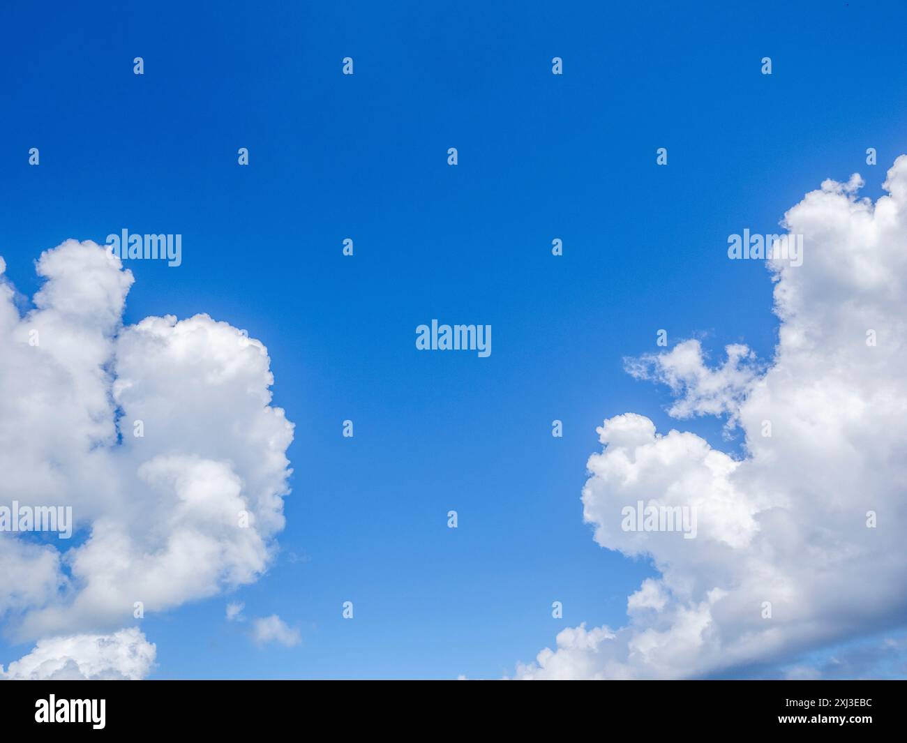 Blue cloud white sky background hi-res stock photography and images - Alamy