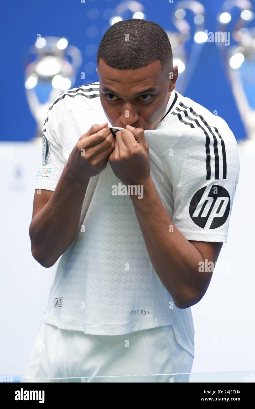Kylian mbappe real madrid presentation hi-res stock photography and ...