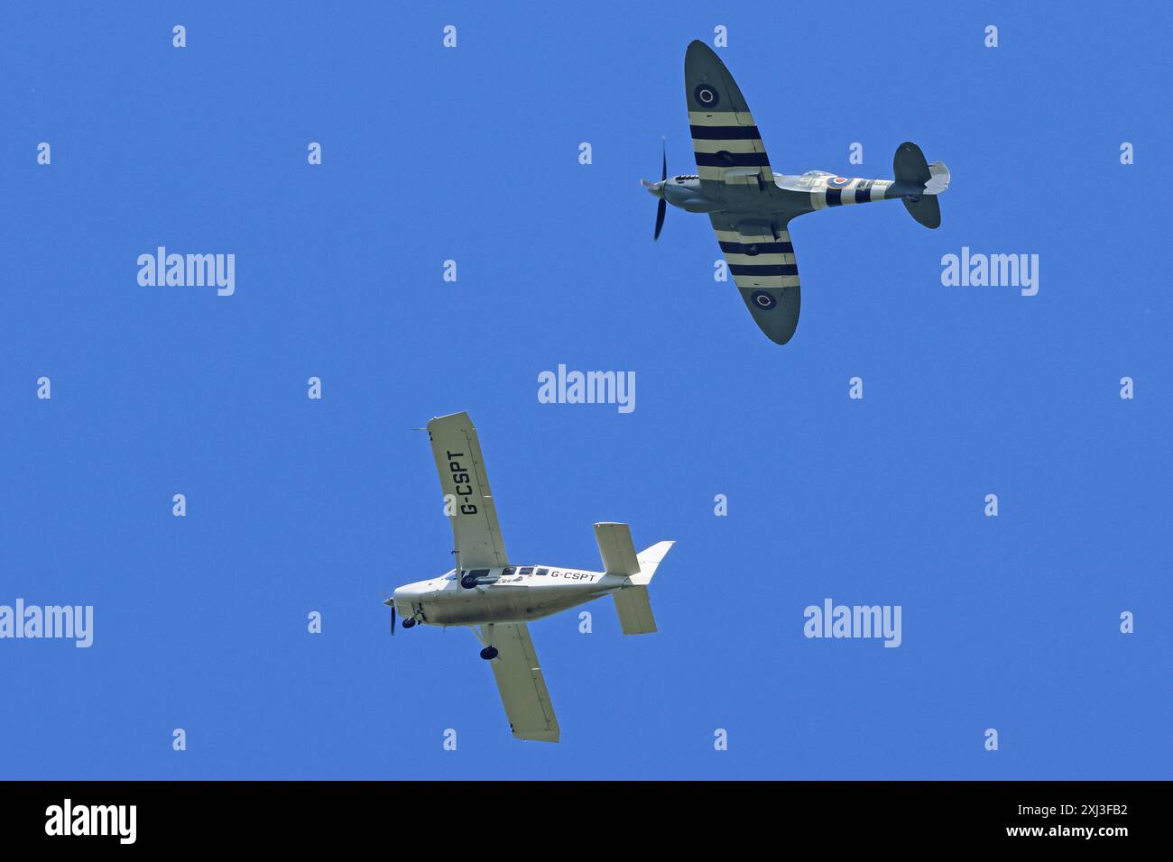 Supermarine spitfire mk9 MJ627 flying with GA8 Airvan G-CSPT Stock Photo - Alamy