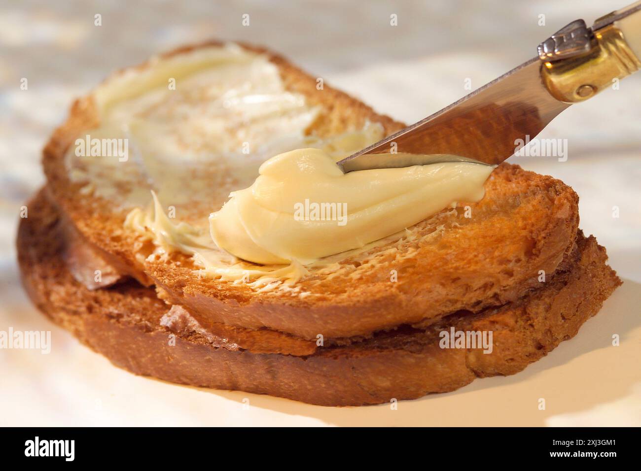 spreading butter on toasted bread Stock Photo - Alamy