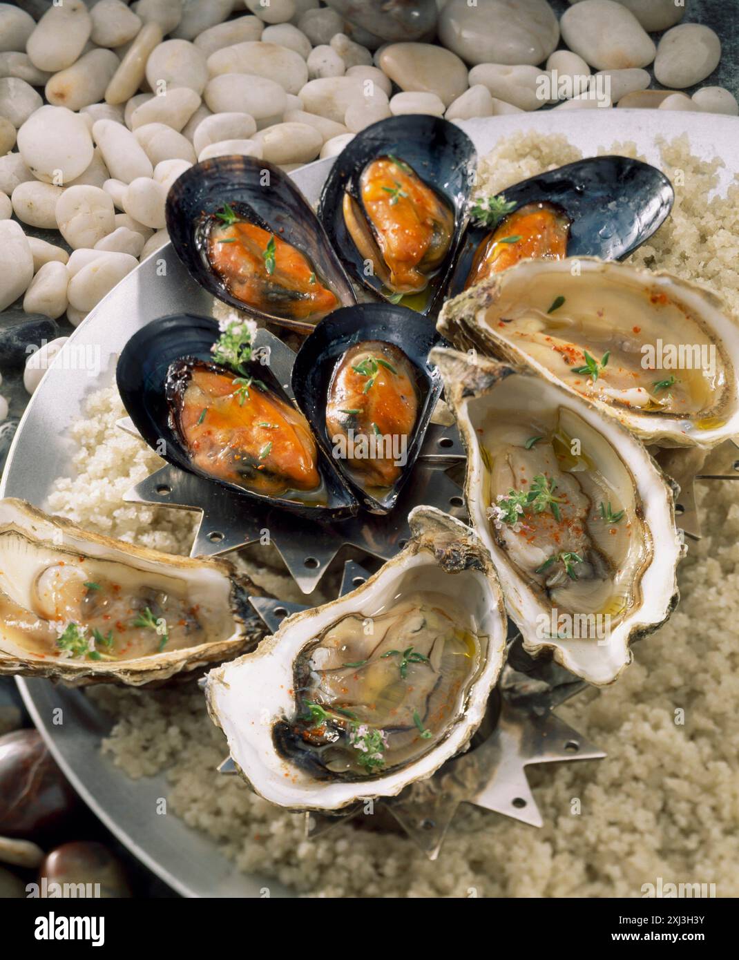Thyme grilled oysters and mussels Stock Photo - Alamy