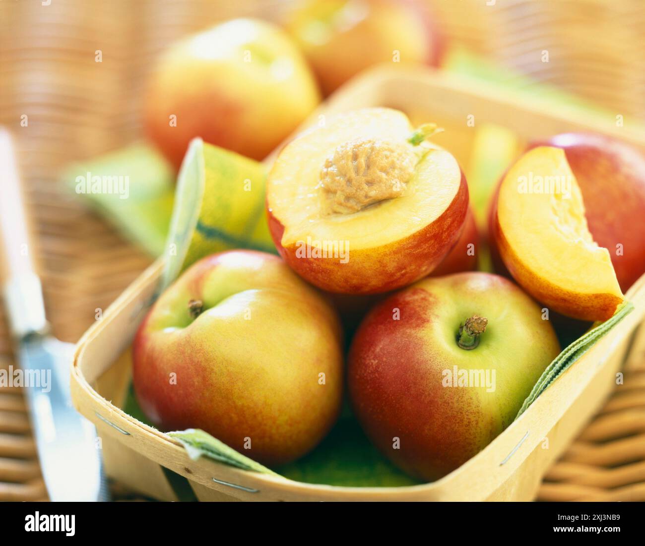 Punnet of nectarines Stock Photo - Alamy