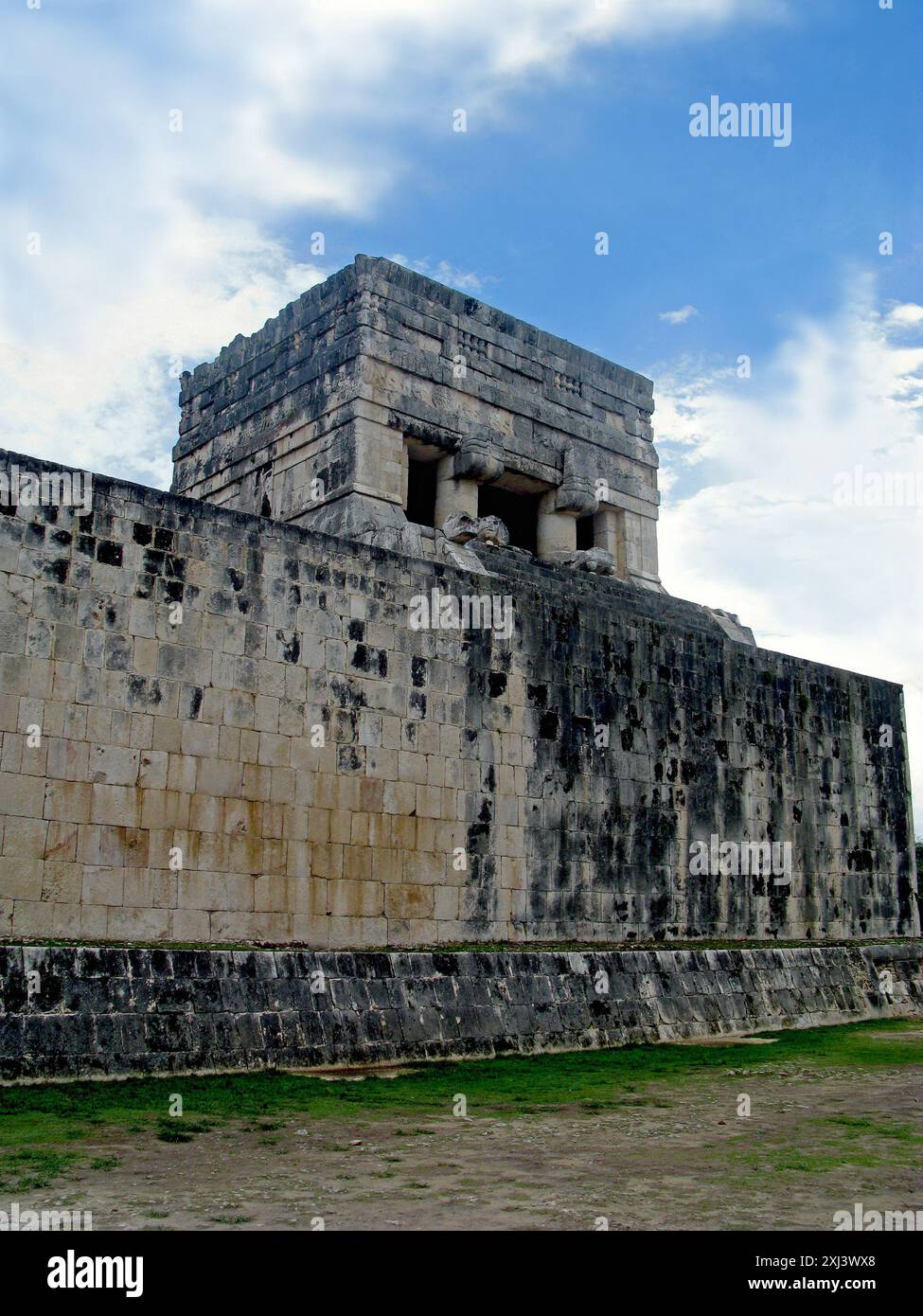 Mexico.Chichen Itza.The Grand Ballcourt structures Stock Photo - Alamy