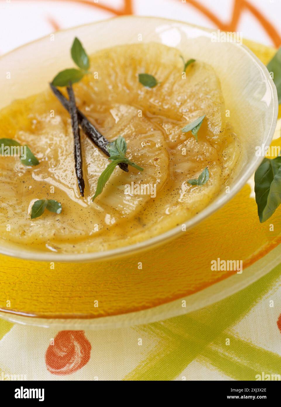 Vanilla and basil sliced pineapple Stock Photo - Alamy