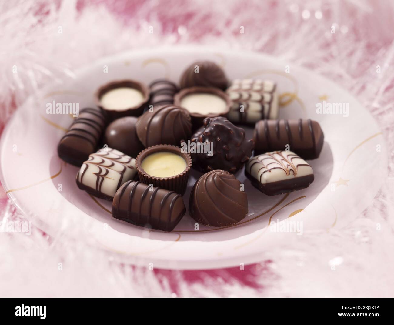 Bite size chocolates hi-res stock photography and images - Alamy