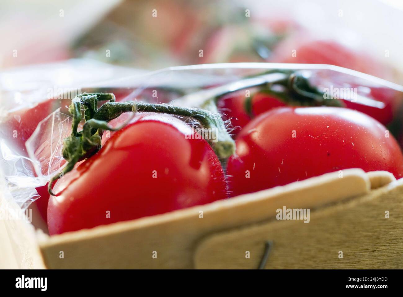 Tomato purchase hi-res stock photography and images - Alamy