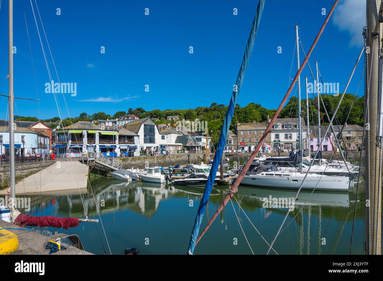 Boats and sailing yachts moored in the Inner Quay Moorings West Quay ...