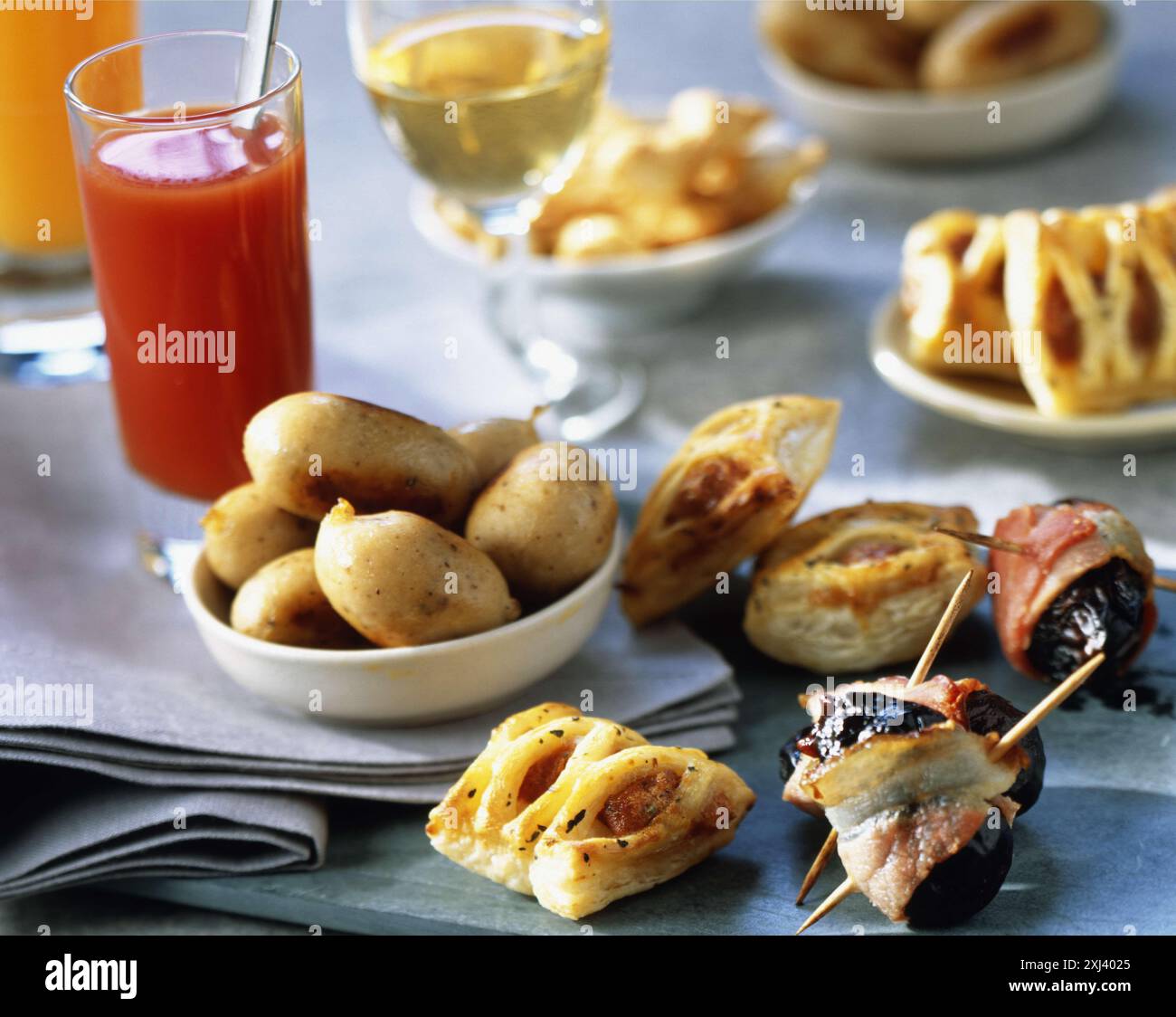 Skewer appetizers hi-res stock photography and images - Alamy