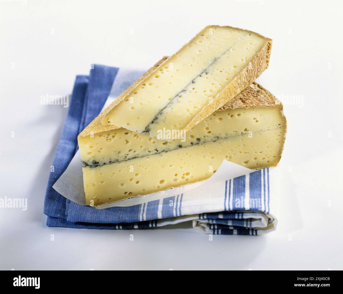 Morbier hi-res stock photography and images - Alamy