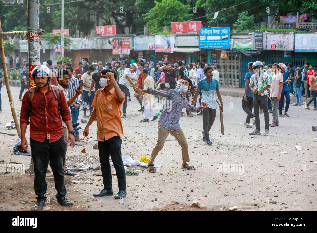 Quota protesters clash with Bangladesh Chhatra League (BCL) activists ...