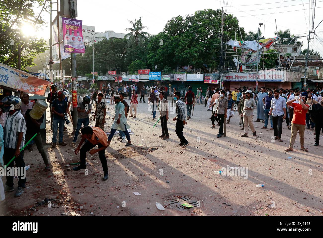 Quota protesters clash with Bangladesh Chhatra League (BCL) activists ...