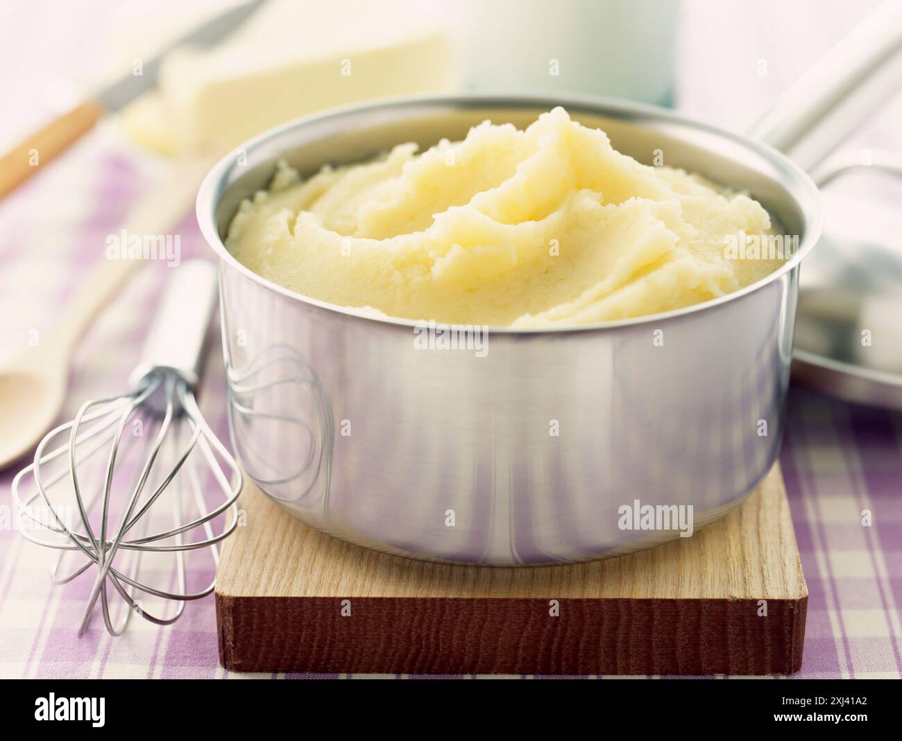 Robuchon-style mashed potatoes (filmed recipe: final Stock Photo - Alamy