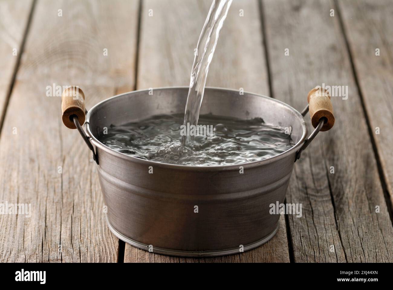 Basin full of water hi-res stock photography and images - Alamy