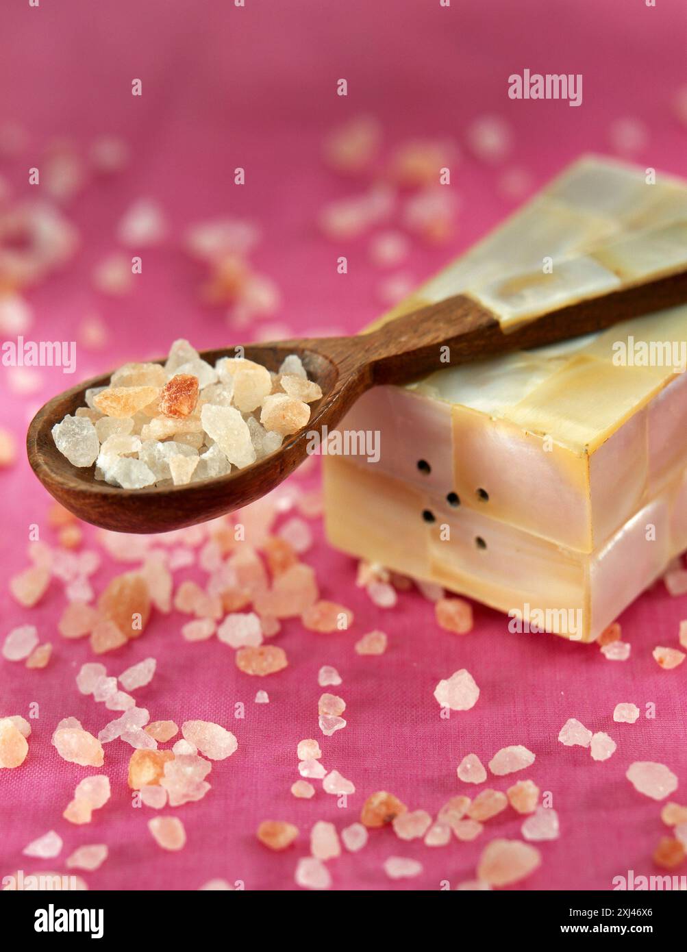 Pink salt from the Himalaya Stock Photo - Alamy