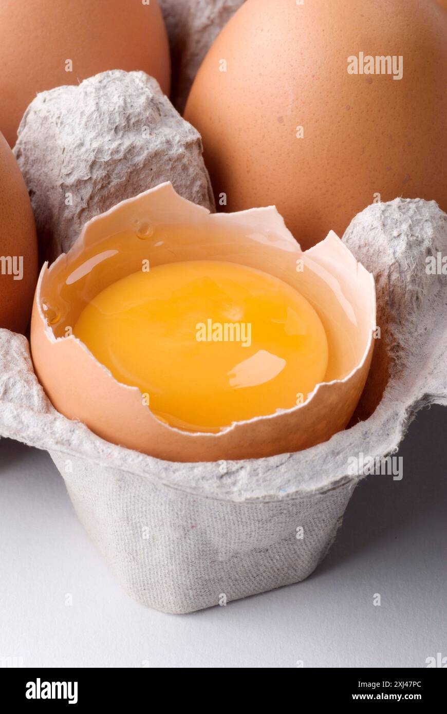 Raw egg in shell Stock Photo - Alamy
