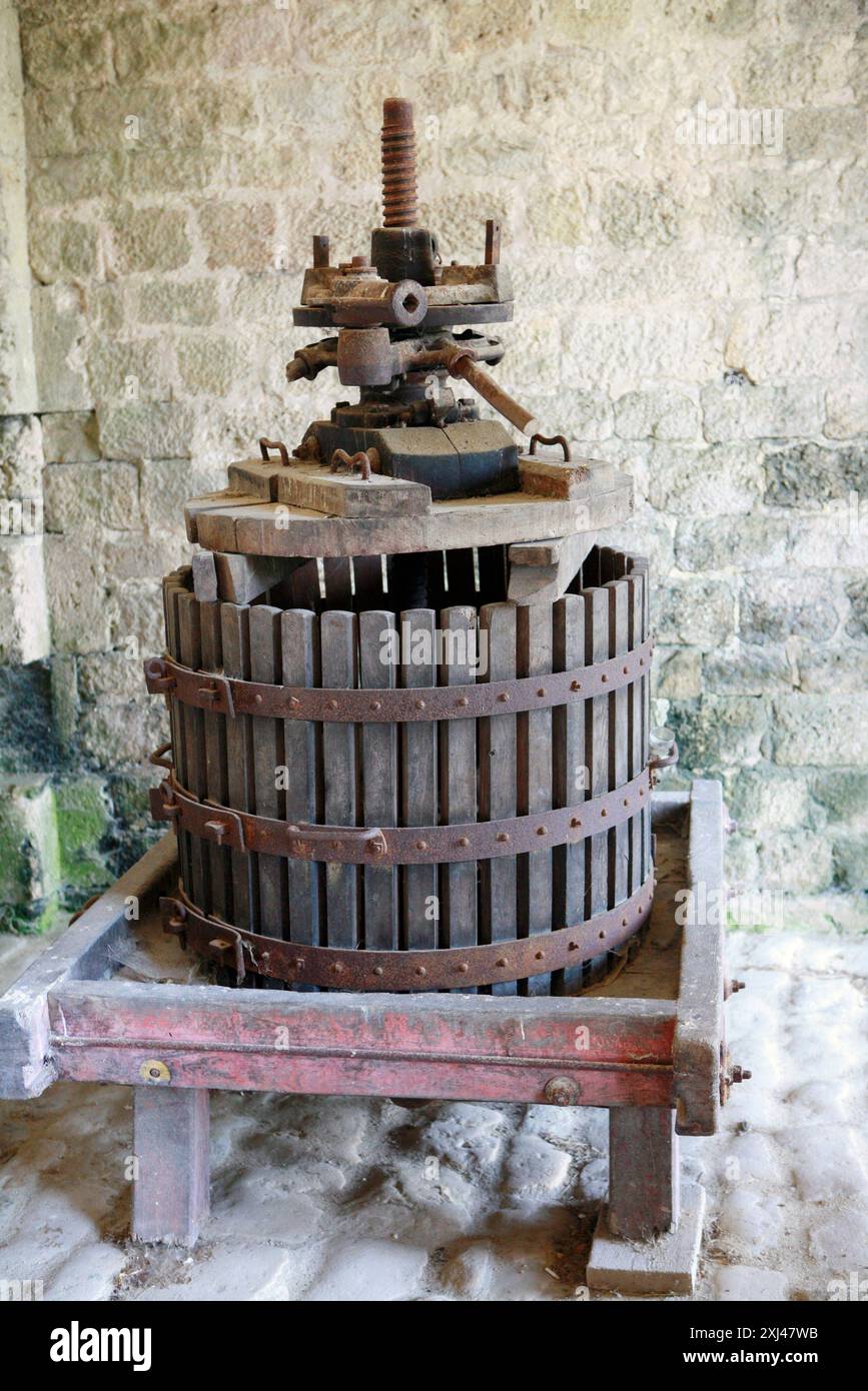 Old wine press Stock Photo - Alamy