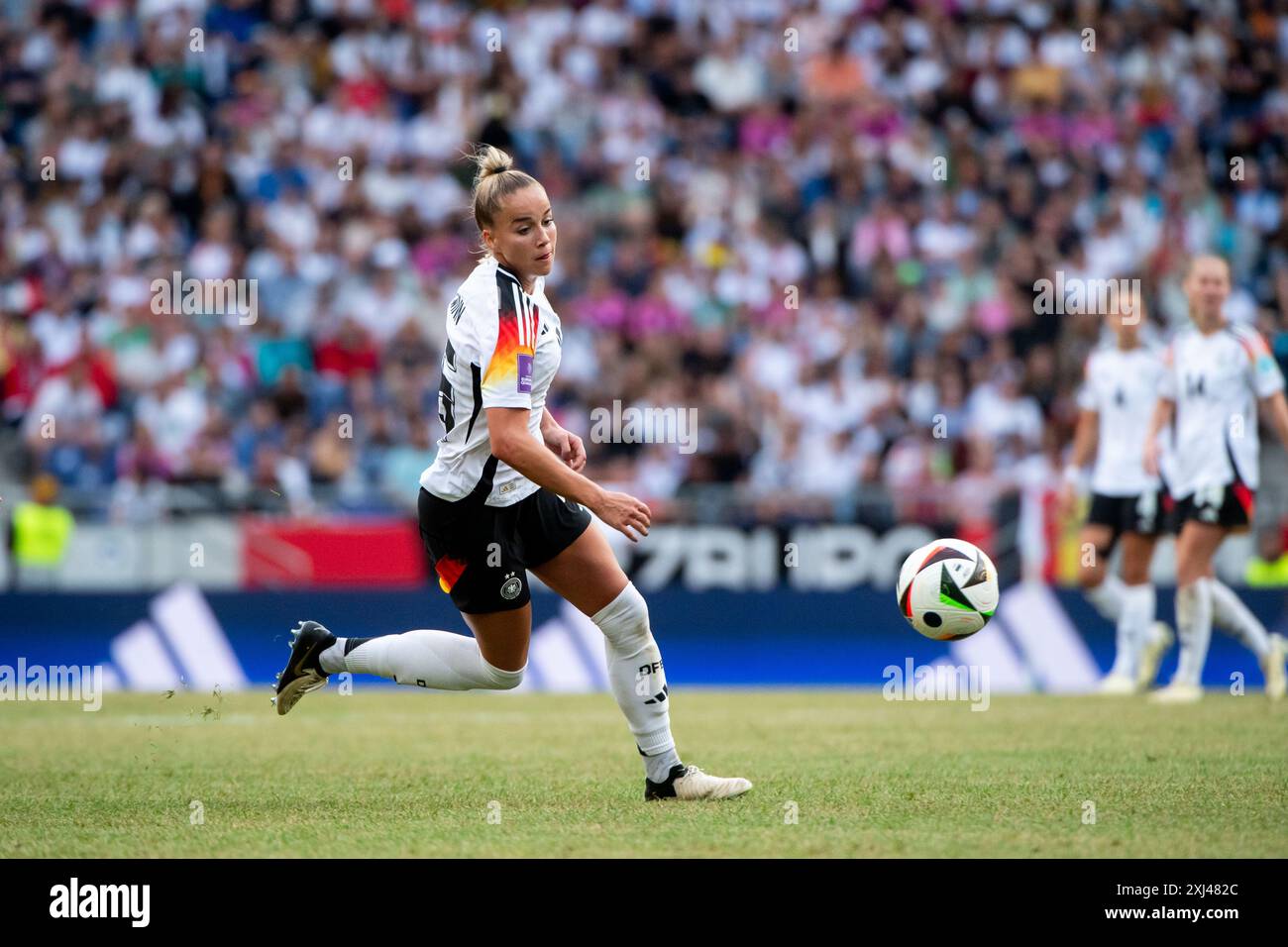 Giulia Gwinn (Deutschland, #15) am Ball, GER, Deutschland (GER) vs ...