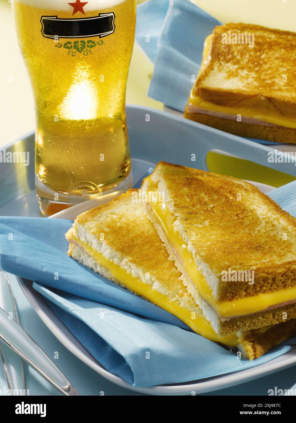 Toasted beer hi-res stock photography and images - Alamy