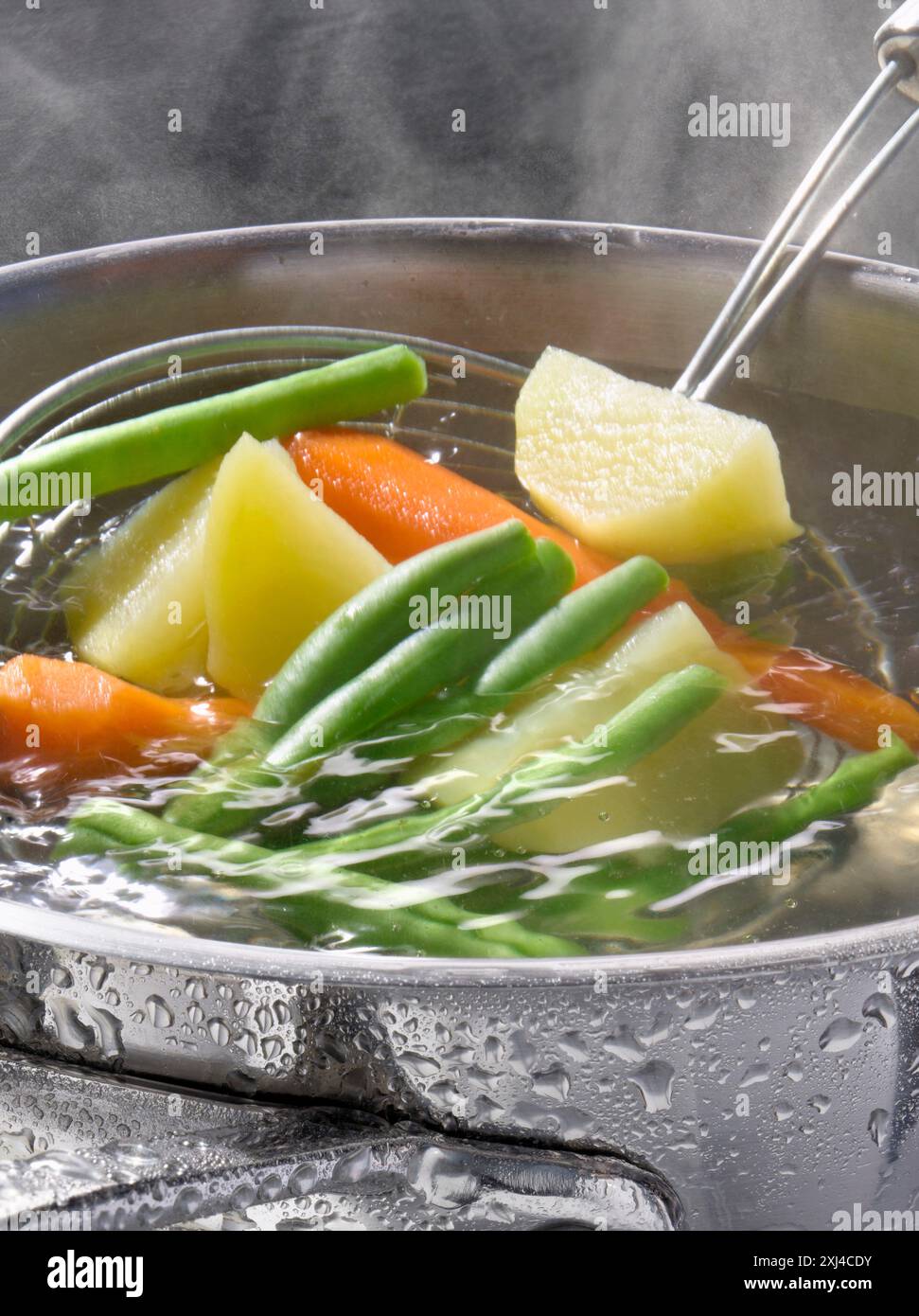 Cooking vegetables in boiling water Stock Photo - Alamy