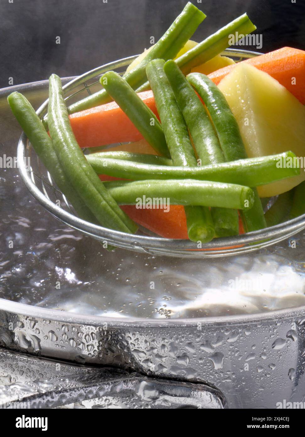 Cooking vegetables in boiling water Stock Photo - Alamy