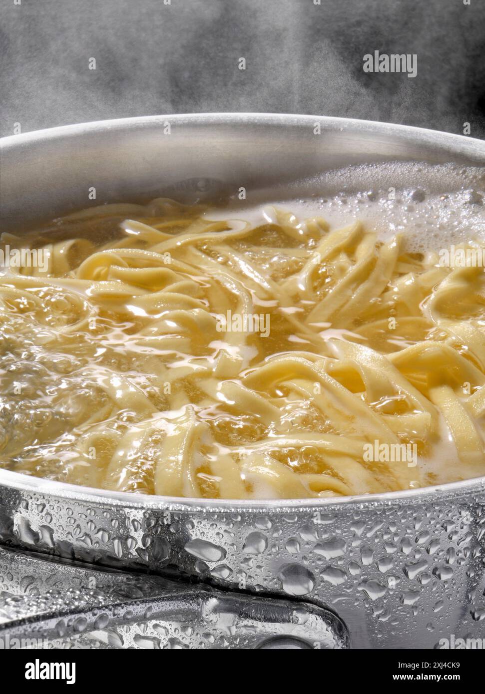 Cooking pasta in boiling water Stock Photo - Alamy