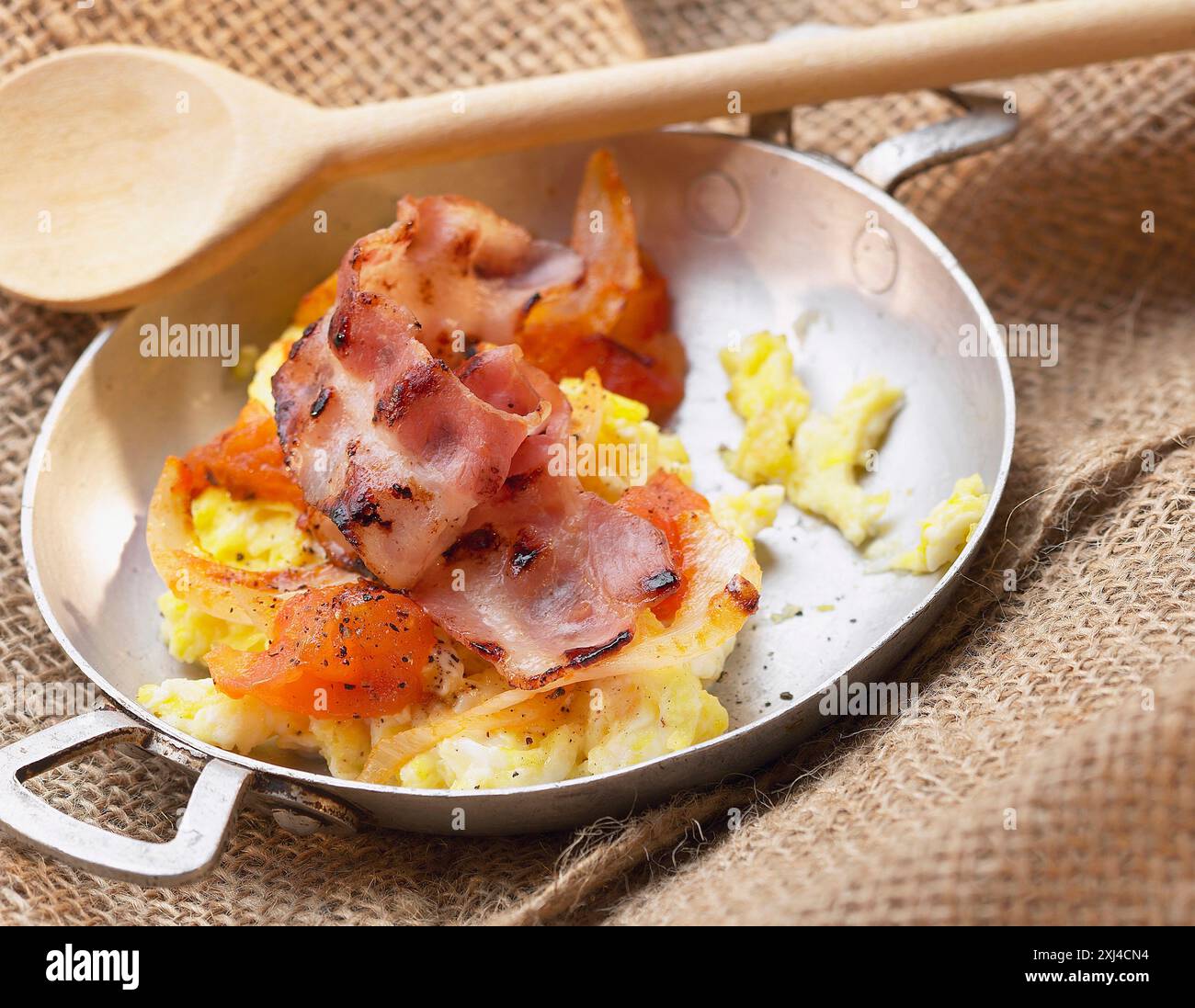 Scrambled eggs with bacon Stock Photo - Alamy