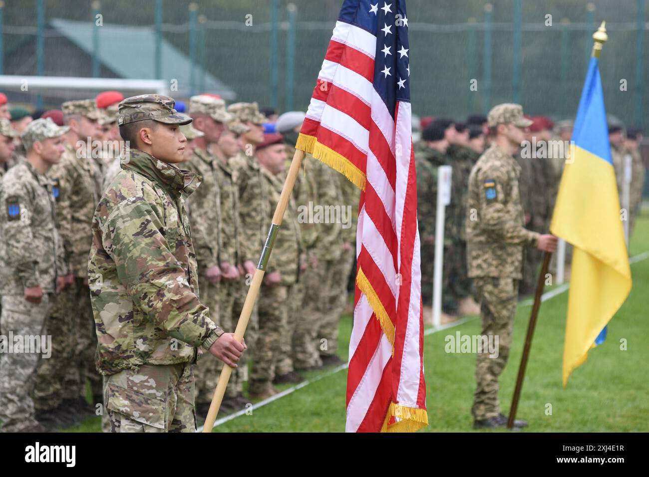 Ukrainian soldiers 2021 hi-res stock photography and images - Alamy