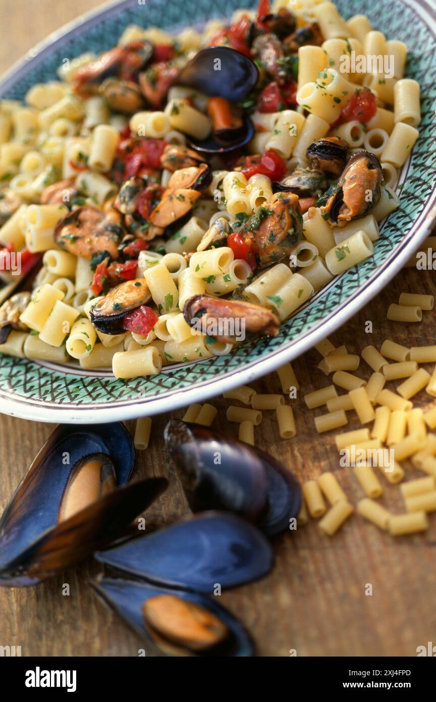 Cooking pasta mussels in hi-res stock photography and images - Alamy