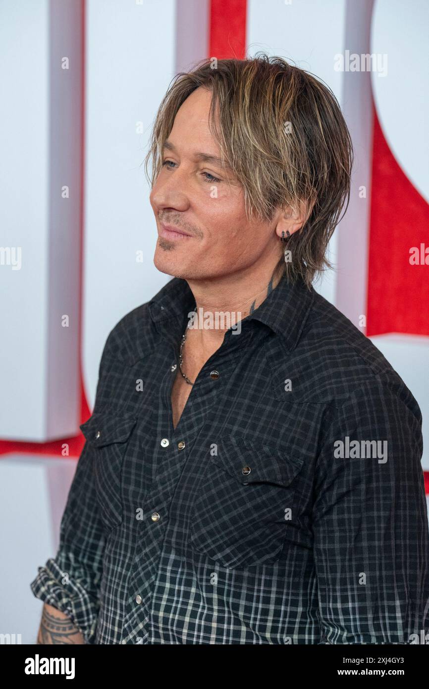 Keith urban poses hi-res stock photography and images - Alamy