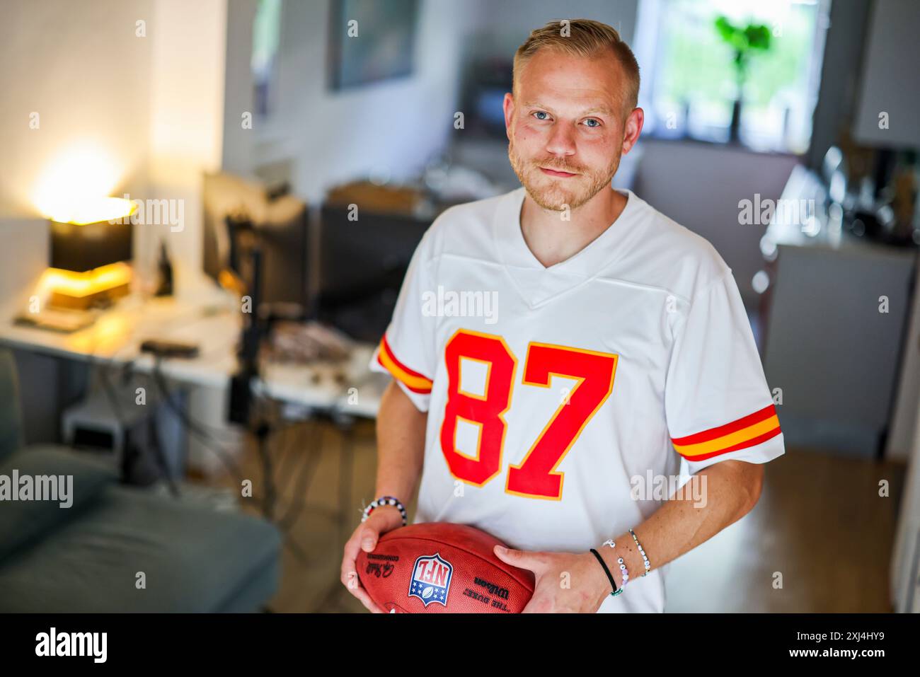 Taylor swift travis kelce eras hi-res stock photography and images - Alamy