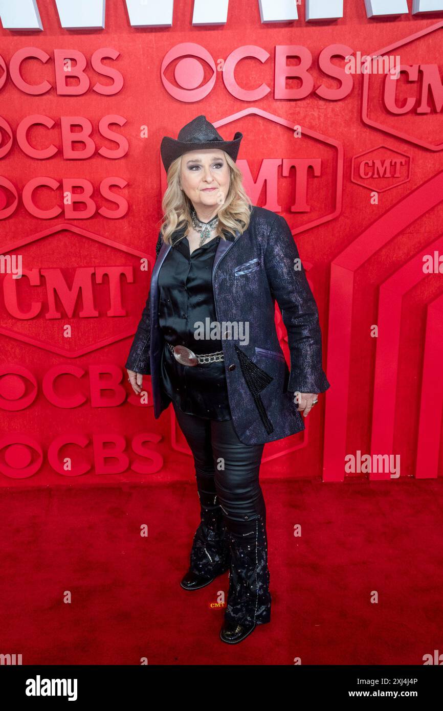 Singer MELISSA ETHRIDGE walks the red carpet and poses for photographs ...