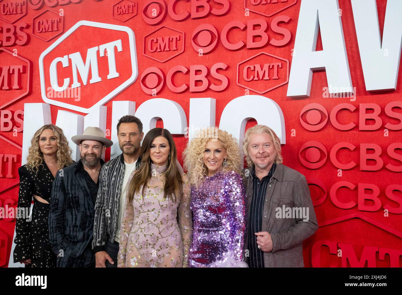 Country singers LITTLE BIG TOWN walk the red carpet and poses for ...